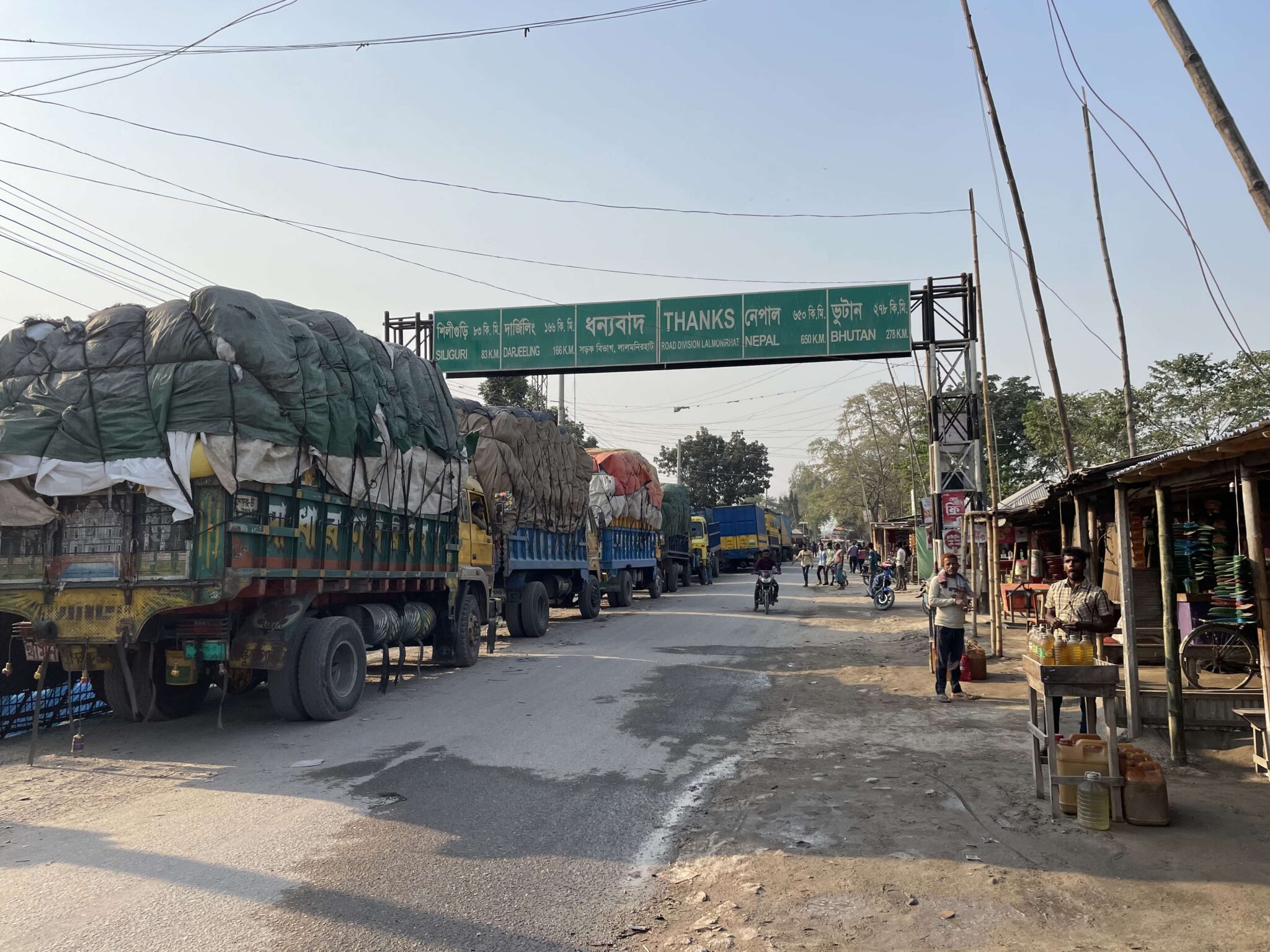 How to cross the Petrapole/Benapole border between India and Bangladesh ...